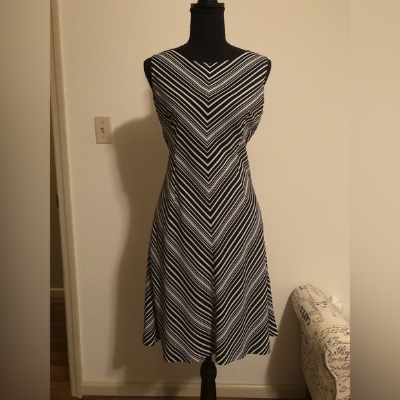Studio One | Dresses | Dress Euc Studio Sleeveless Black White Chevron ...